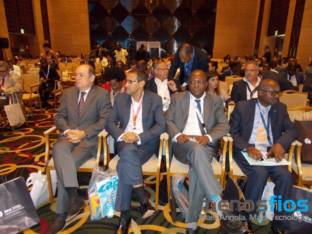 [FT2017] The State of the Art of Telecommunications in Angola - Menos Fios