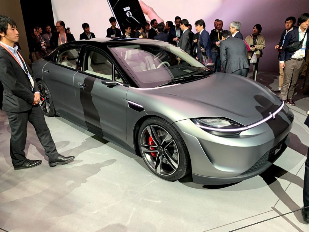 SONY apresentou o seu primeiro carro eléctrico - Menos Fios