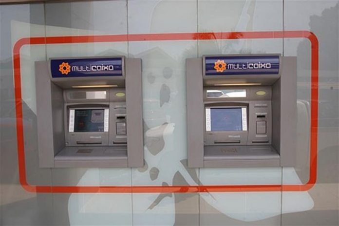 Multicaixa lidera transacções no sistema de pagamento angolano - Menos Fios