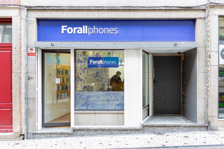 Portuguese refurbished company Apple opens first mobile phone store in ...