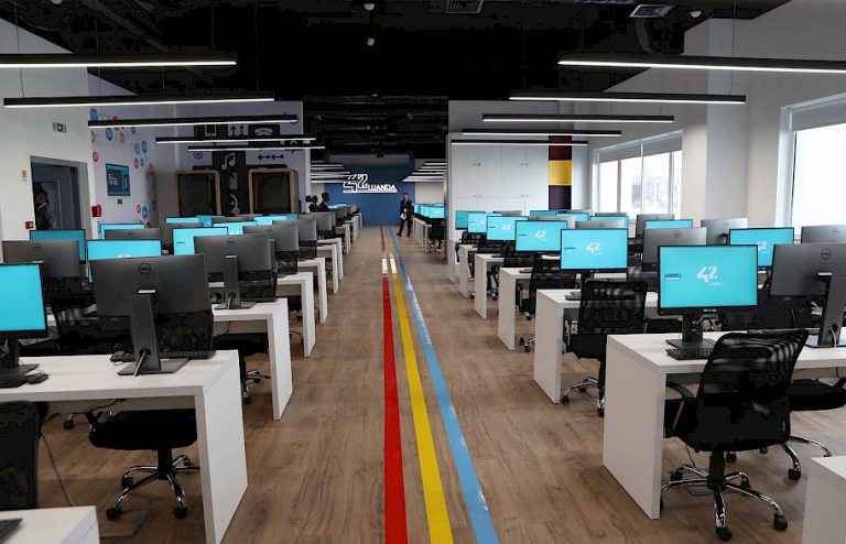 Luanda ganha primeira escola de programação no país - Menos Fios