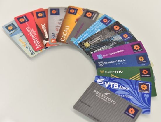 Multicaixas chegam a 84% da população bancarizada - Menos Fios